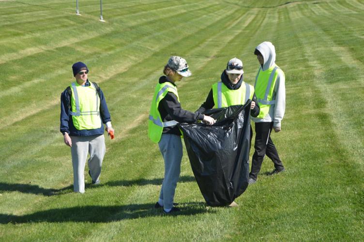 Cascade gets cleaned up by first student-led Cougar Pride Day | News ...