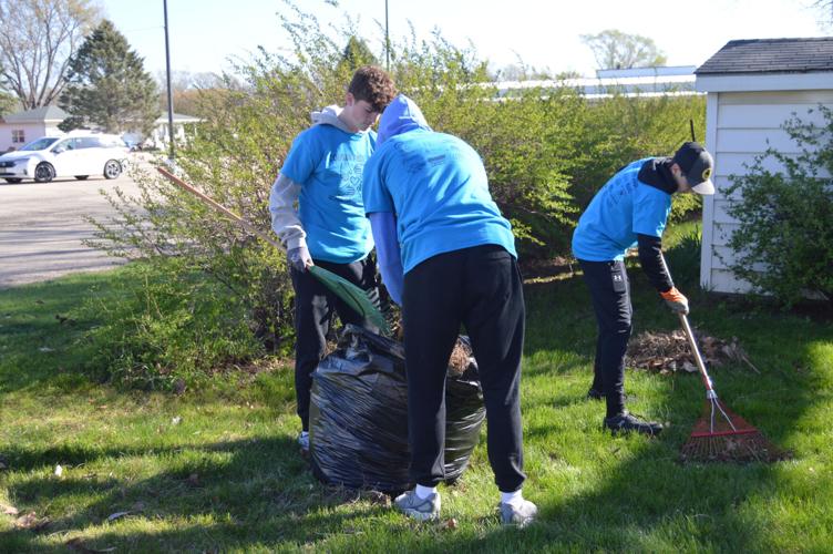 Cascade gets cleaned up by first student-led Cougar Pride Day | News ...