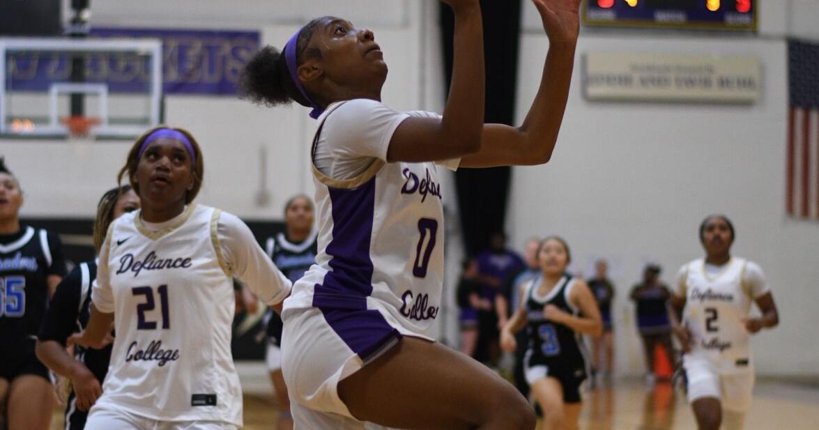 College basketball: Second-half rallies spark DC in Purple & Gold wins ...