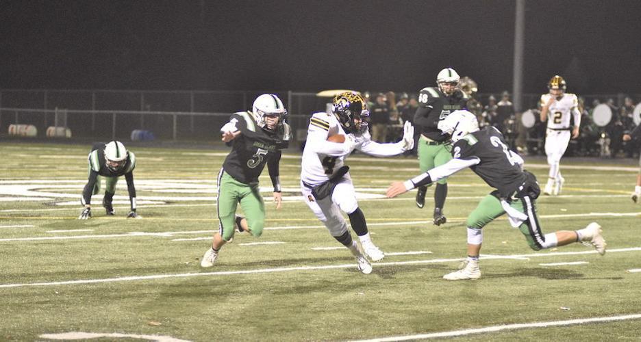 Friday football: Apaches secure playoff spot with convincing win ...