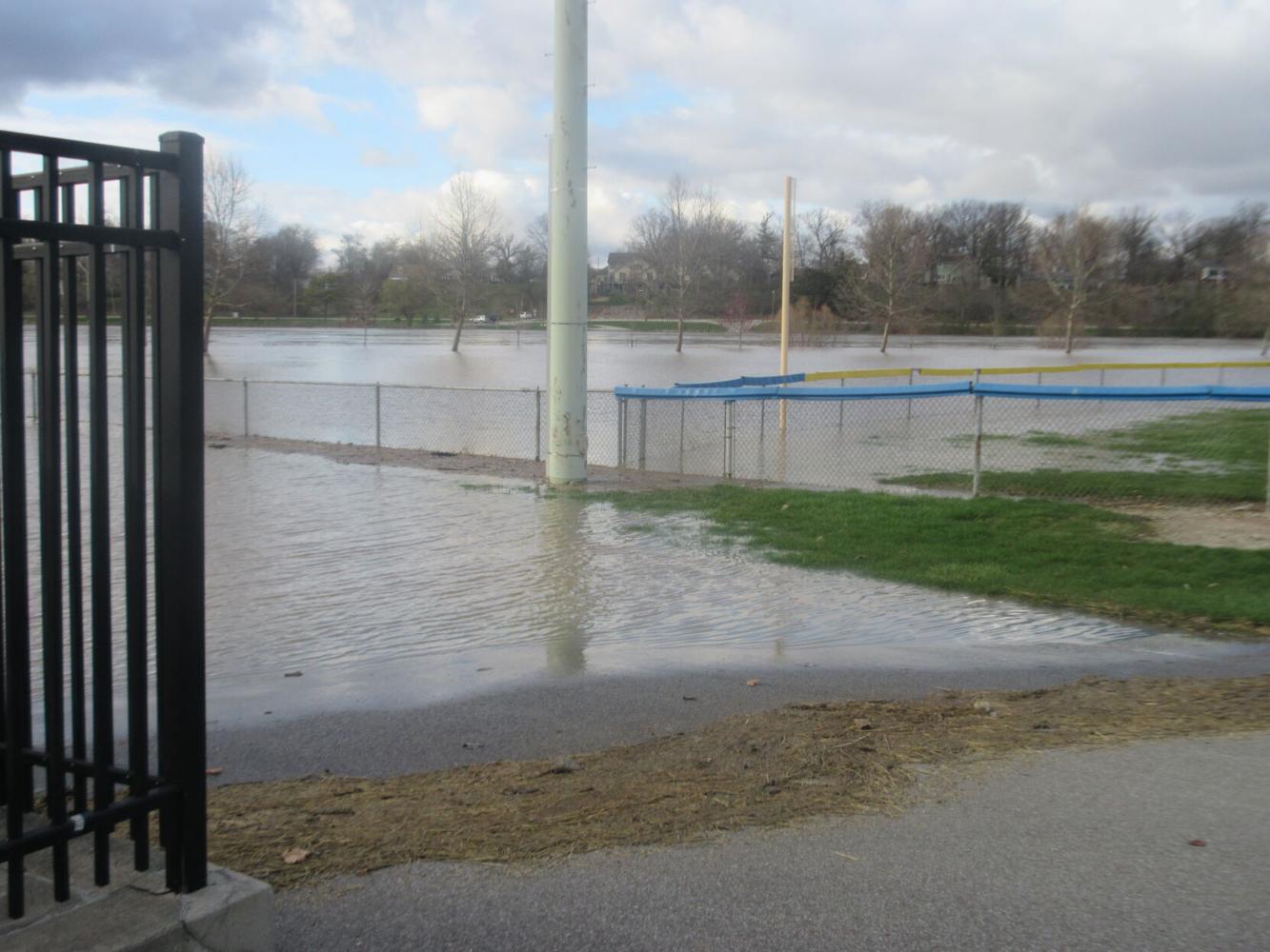 Maumee's minor flooding is enough to push river water into Kingsbury ...