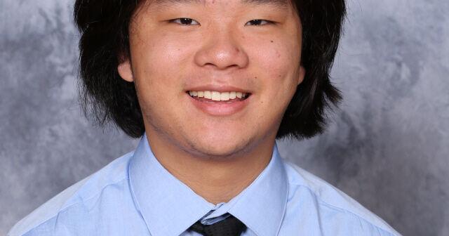 Wayne Trace Valedictorian Eli Stuart | Graduation | crescent-news.com