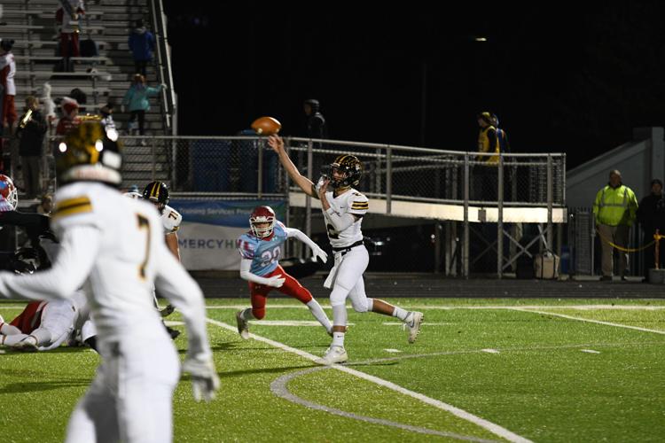 Playoff football: Apaches stun Thunderbirds | Local Sports | crescent ...