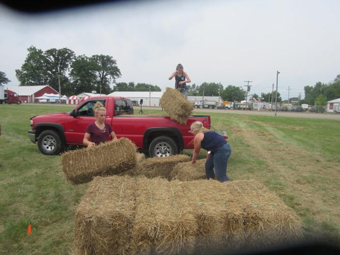 Straw-loading contest thriving at county fair | Local News | crescent ...