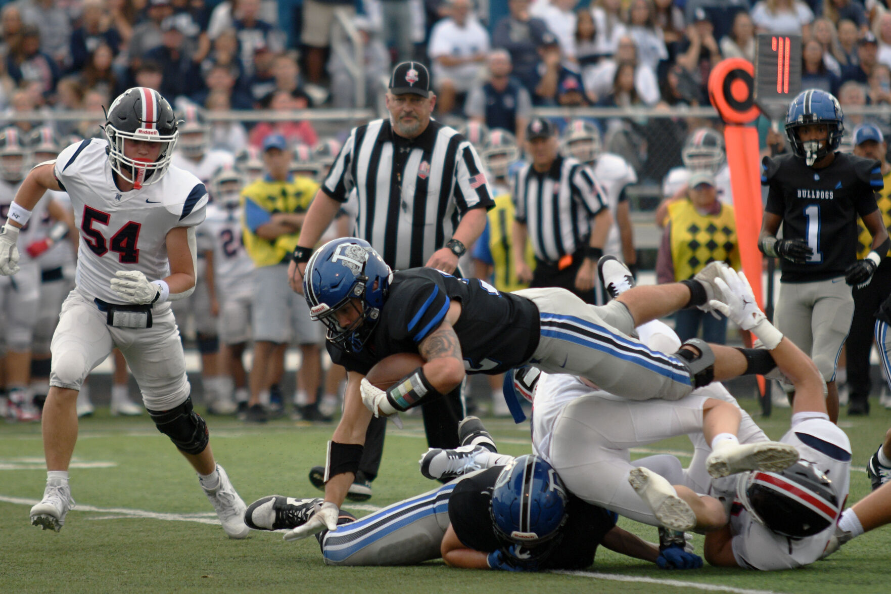 Football spotlight: Defiance's Gibbs a true Bulldog throwback | Push ...
