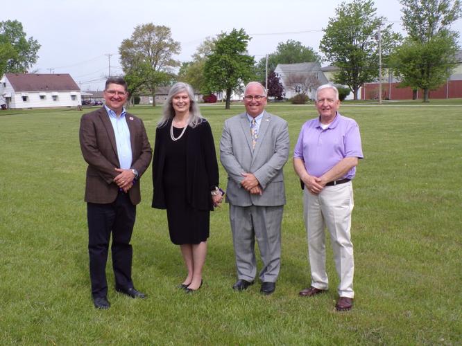 Defiance community cuts ribbon on new disc golf course | Local News ...