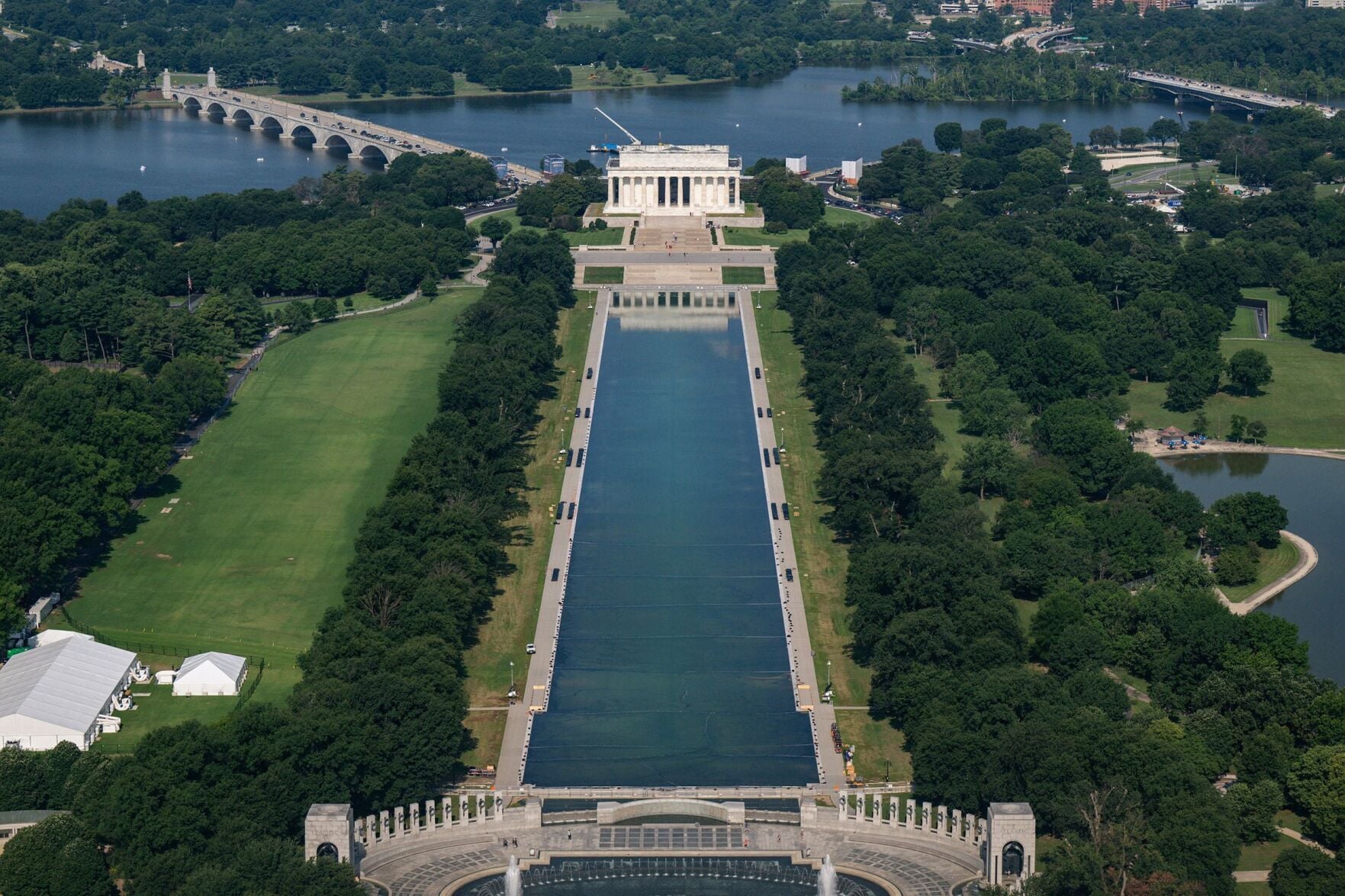 Former Olympic canoeist indicted for allegedly damaging Reflecting Pool ...