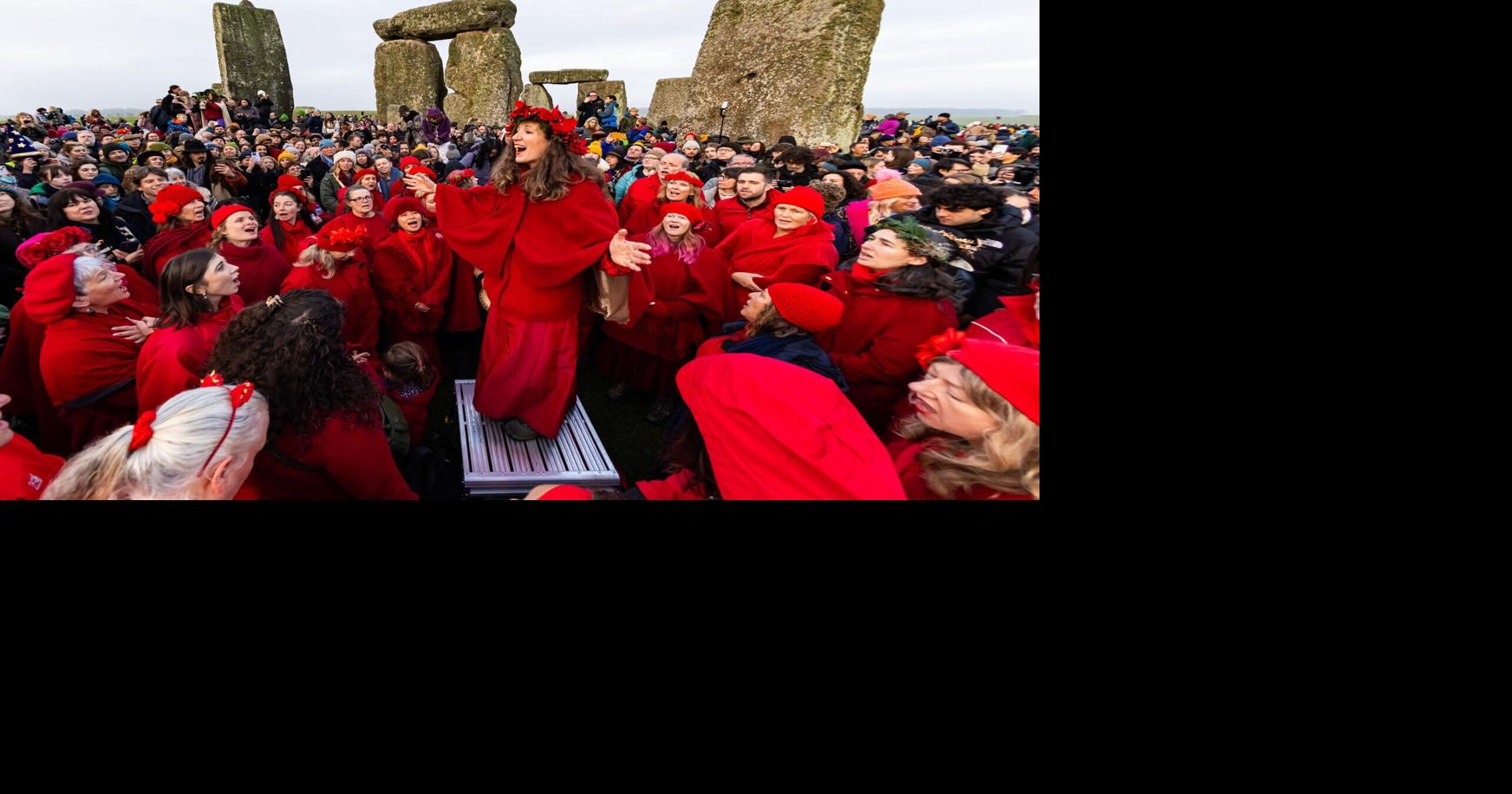 Thousands greet sunrise on winter solstice at Stonehenge | Shareable ...