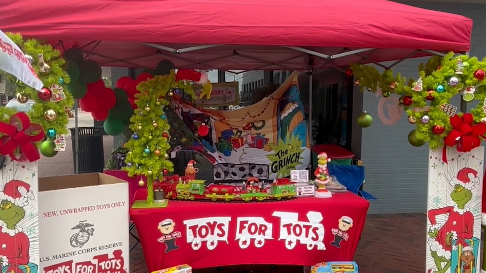 Grinch Fest kicks off Small Business Weekend | News | crossroadstoday.com