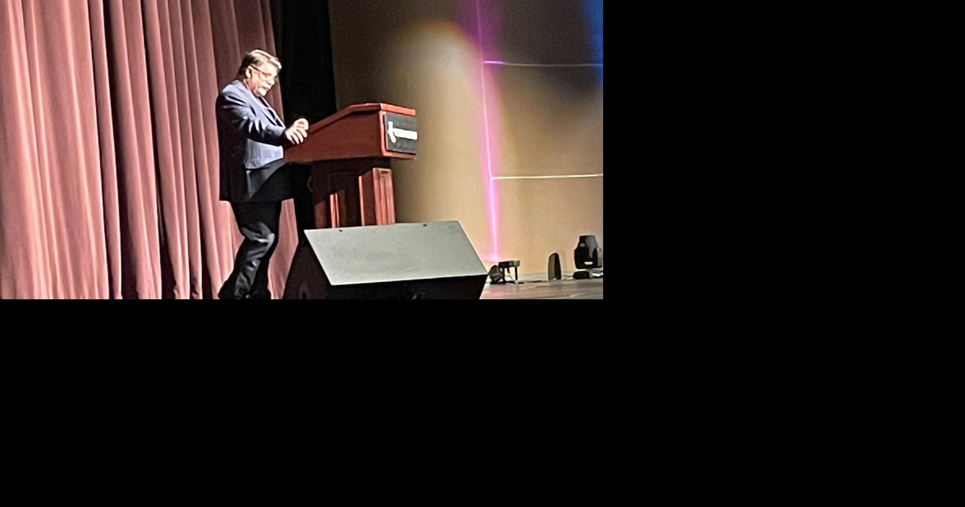 Actor Sean Astin makes appearance at Victoria College Lyceum Lecture ...