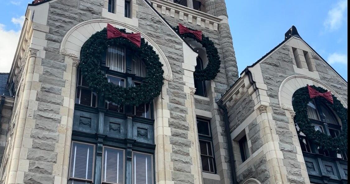Downtown Victoria courthouse shines bright for Christmas | News ...