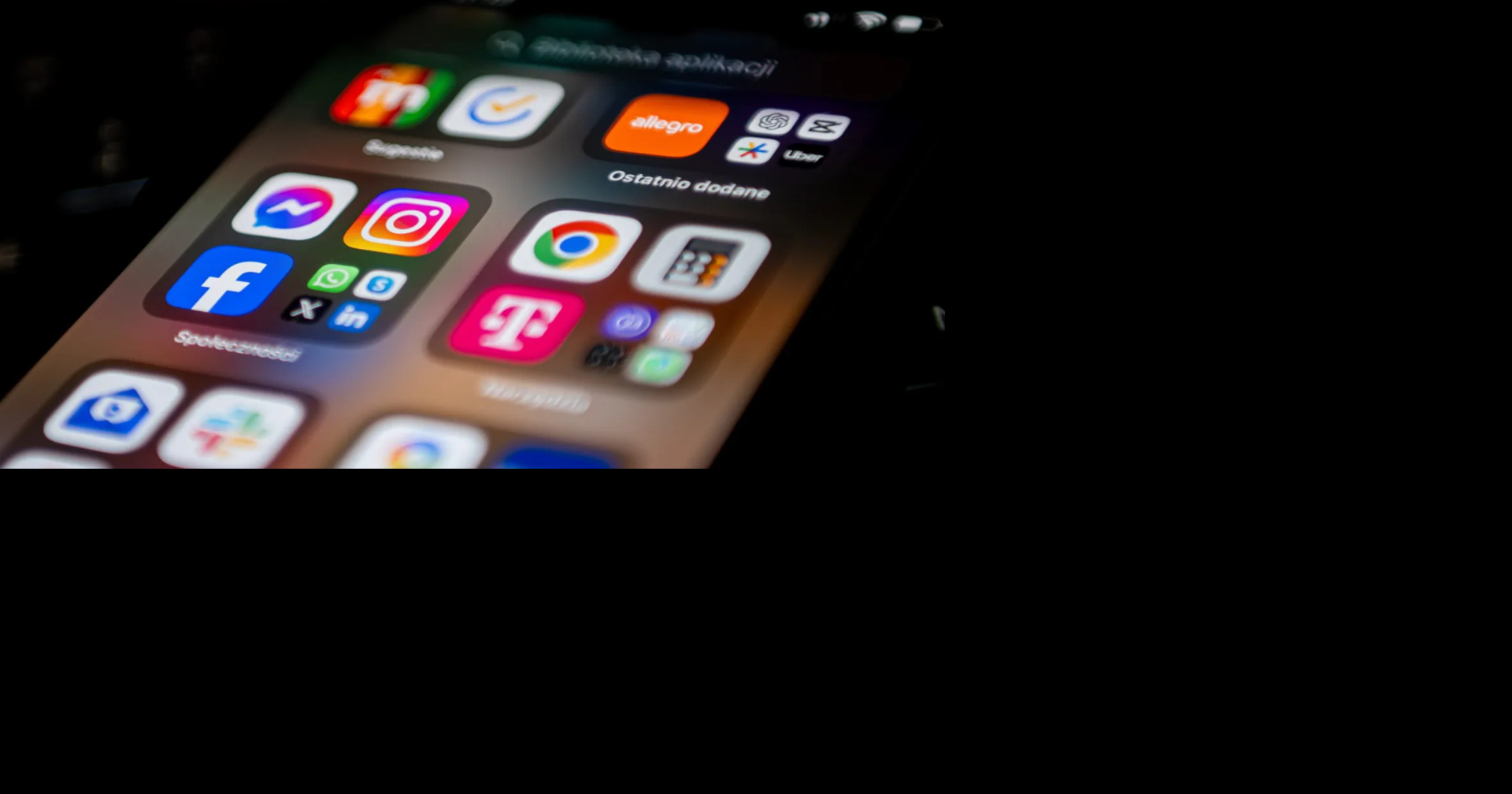 Federal judge temporarily blocks Texas law restricting kids from app ...