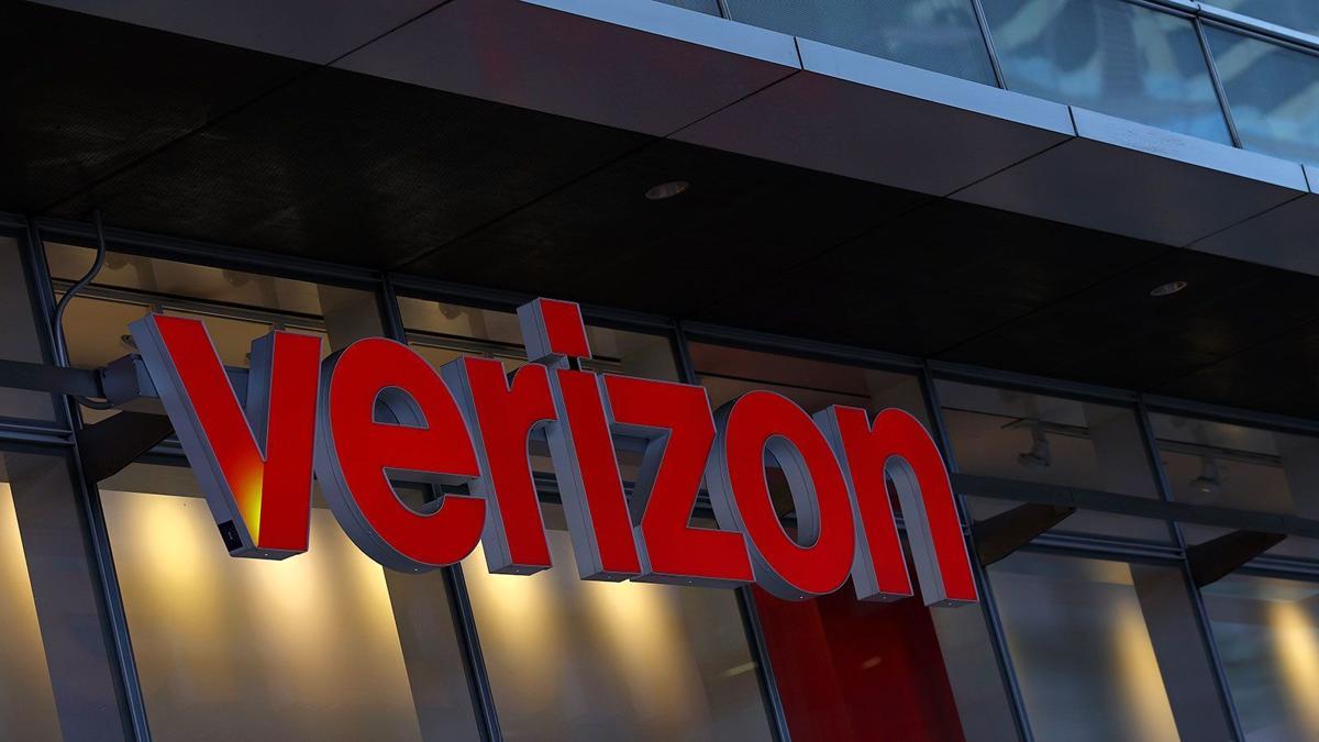 Verizon says it’s fixed the massive outage that left many without phone ...