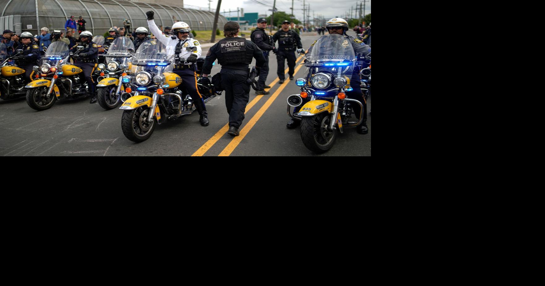 Heavy police response as ICE supporters and protesters face off outside ...