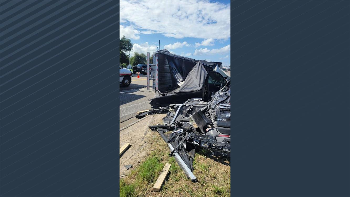 Overturned 18 Wheeler In Refugio County News
