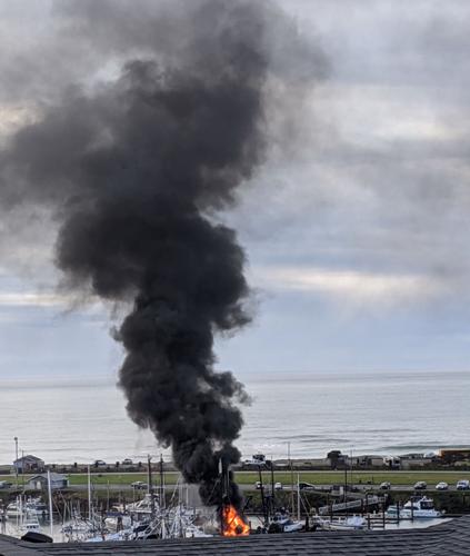 Photos / New Details: Boat Fire | News | currypilot.com