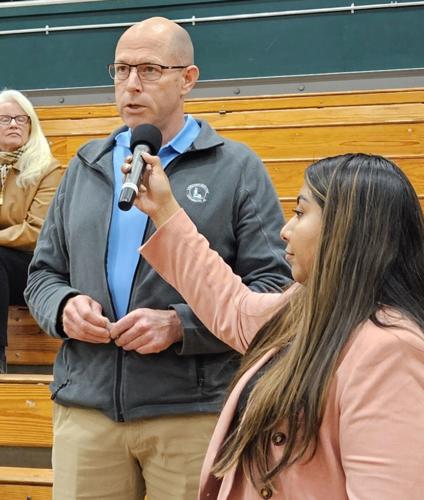 Wyden Visits South Coast counties | News | currypilot.com