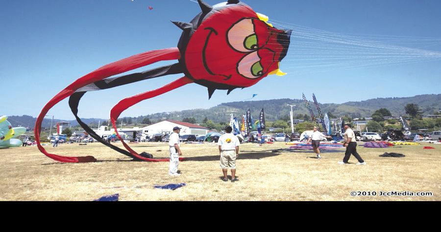 Southern Oregon Kite Festival takes flight | Community | currypilot.com