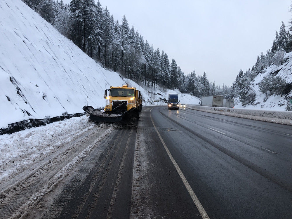 Photos / Winter: ODOT prepares | News Paid | currypilot.com