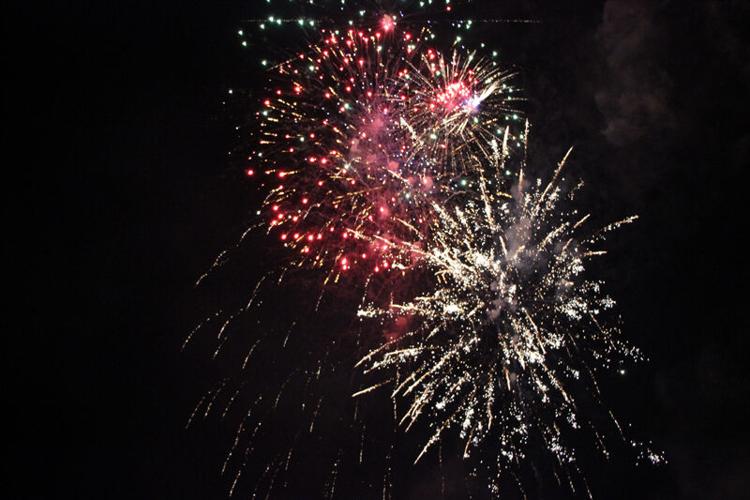 Fireworks dazzle in sky over Melham Park | News | custercountychief.com