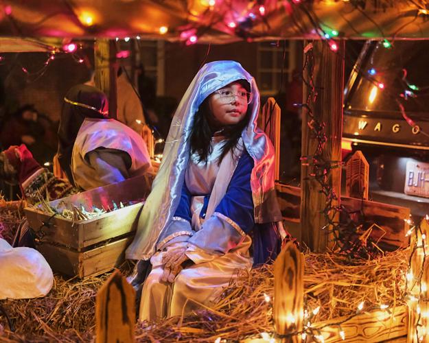 Thousands line Ehringhaus, downtown streets to watch Christmas Parade ...