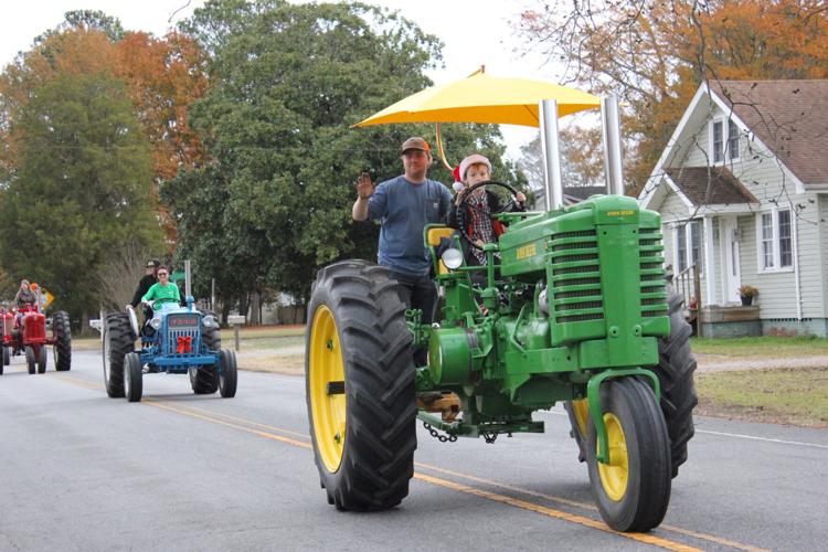 Scores get in holiday spirit as South Mills VFD Christmas Parade rolls ...