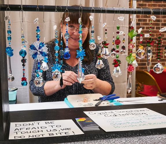 Mistletoe Show brings holiday cheer to Knobbs Creek | | dailyadvance.com