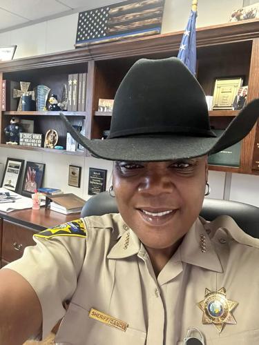 Sheriff Ruffin helps spread fashion trend | Features | dailyadvance.com