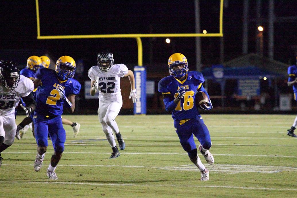 John A. Holmes Football Preview | Aces get bigger up front for 2019 ...