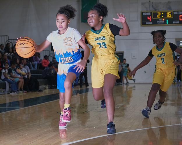 NHS hosts elementary school holiday hoops tournament | Local ...