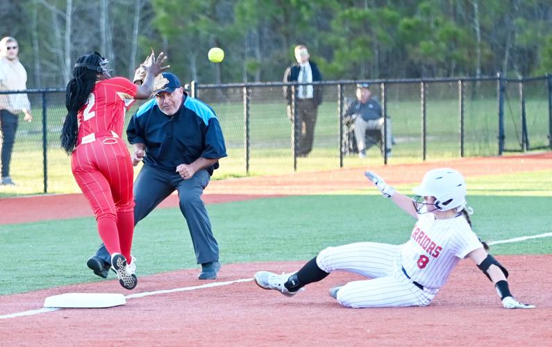 Lady Warriors surge ahead in division race | Sports | dailycorinthian.com