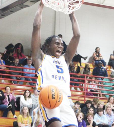 Blue Devils hang on in defensive battle | Sports | dailycorinthian.com