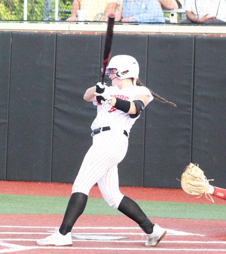 Lady Warriors explode late for Game 1 win | Sports | dailycorinthian.com