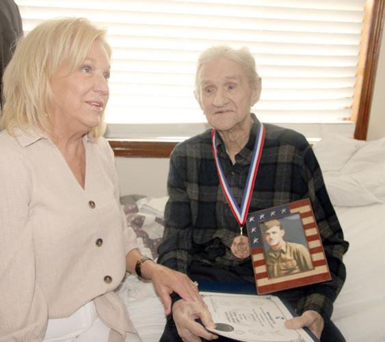Groups honor 101-year-old WWII veteran | News | dailycorinthian.com