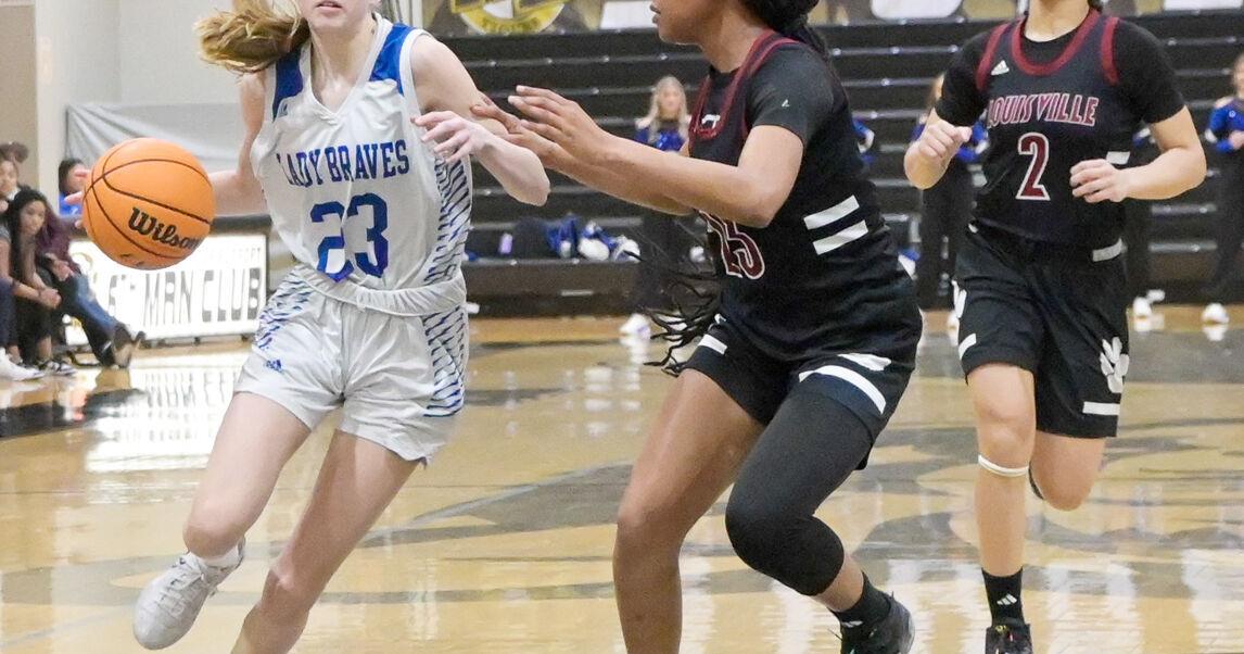 Moore sparks Braves in quarterfinals win | Sports | dailycorinthian.com