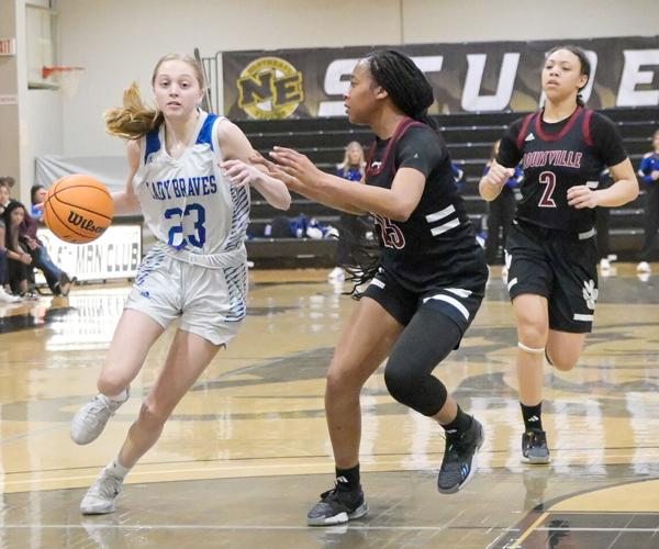 Moore sparks Braves in quarterfinals win | Sports | dailycorinthian.com