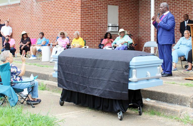 Community rallies to save Easom | News | dailycorinthian.com