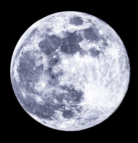 Locals enjoy views of 'cold full moon' | News | dailycorinthian.com