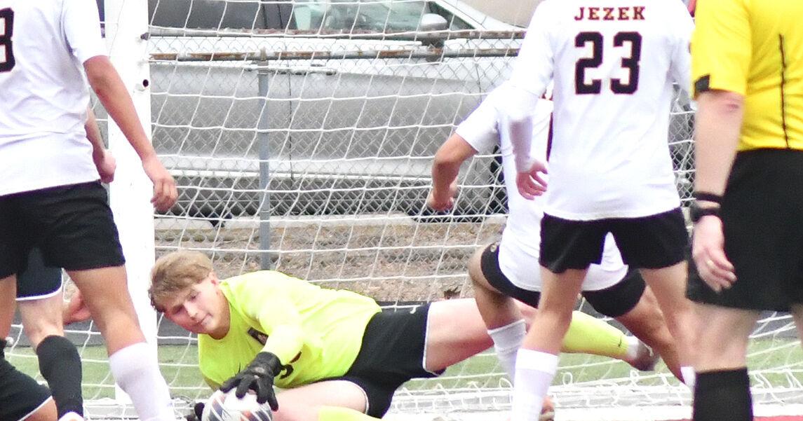 Soccer Warriors fall on golden goal | Sports | dailycorinthian.com
