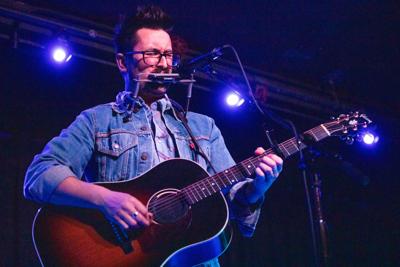 Sean McConnell performs intimate acoustic set for Bourbon Theatre ...
