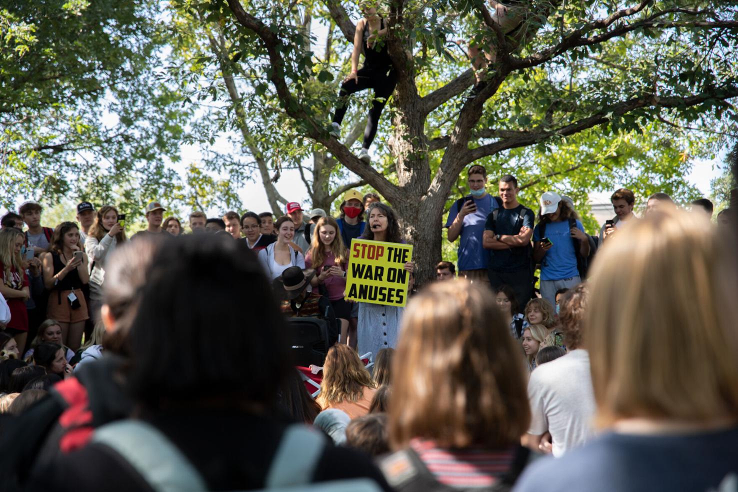 Sister Cindy, Brother Jed share viral ‘Ho No Mo’ campaign at UNL | News ...