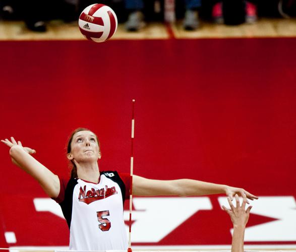 Husker volleyball defeats Iowa Hawkeyes, 3-0 | Sports | dailynebraskan.com