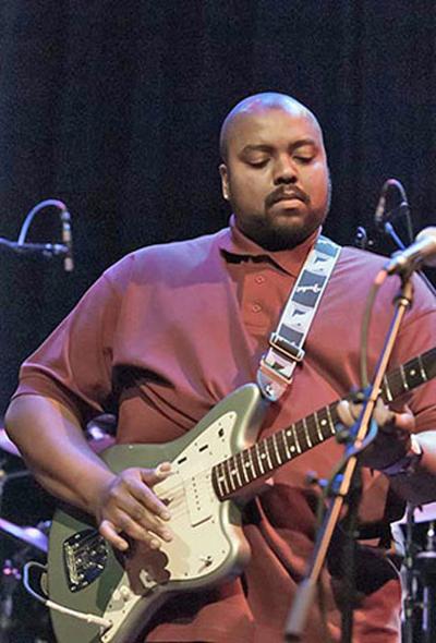 Shawn Holt follows in path of his father, local legend Magic Slim ...
