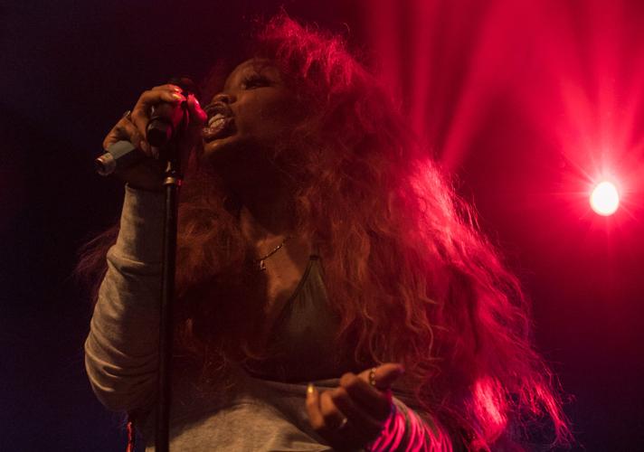 REVIEW: Despite technical difficulties, SZA delivers raw, sassy show ...