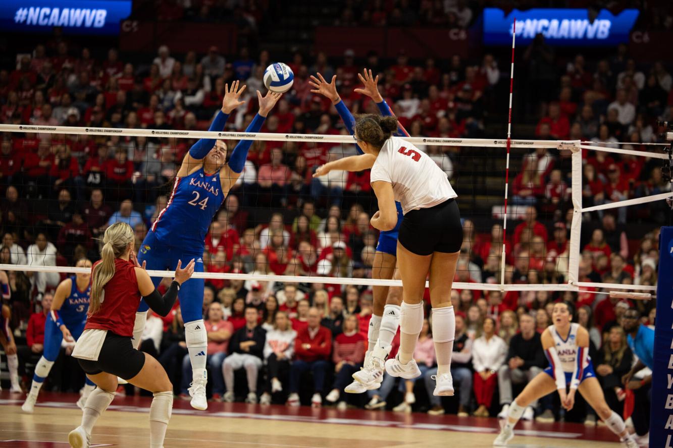 Nebraska volleyball advances to Elite Eight with dominant win over ...