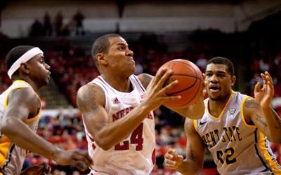 Men's basketball suffers first loss of season to Kent State 74-60 ...