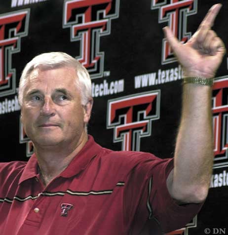 Bobby Knight signs his John Hancock to Texas Tech | | dailynebraskan.com