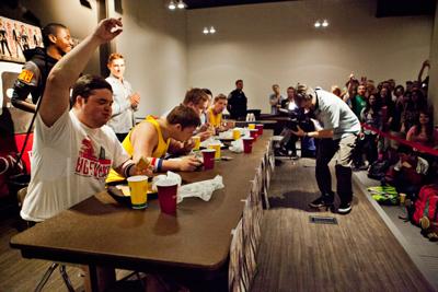 ‘Neighbors’ stars judge Runza eating contest in Nebraska Union ...