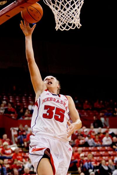 Jordan Hooper finds groove late, leads team to almost win | Sports ...