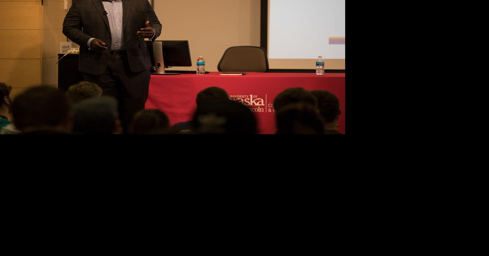 Former Broncos RB Reggie Rivers discusses importance of teamwork, goals ...